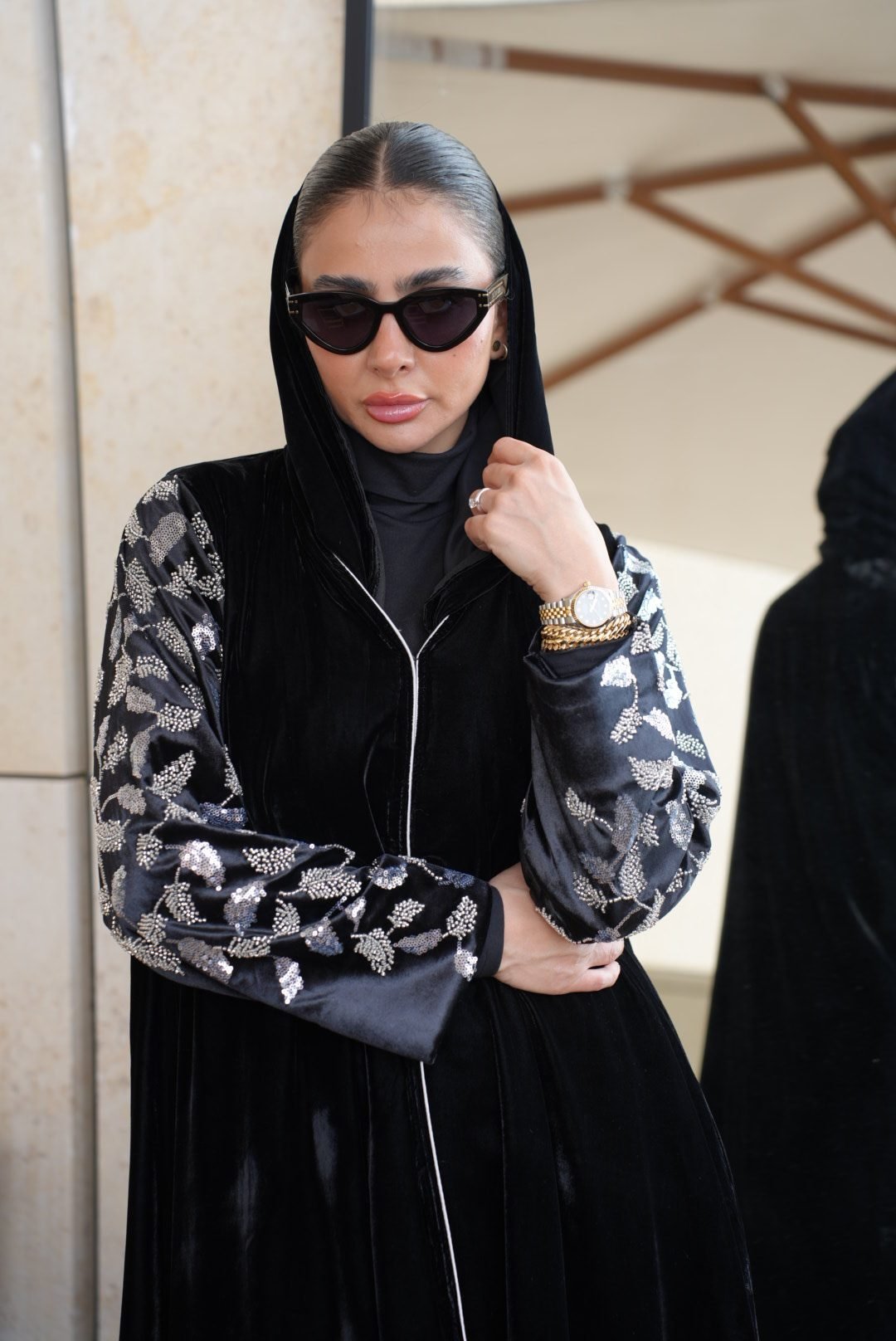 عباية مخمل الاكمام شك و تطريز – TALEEN COLLECTION
